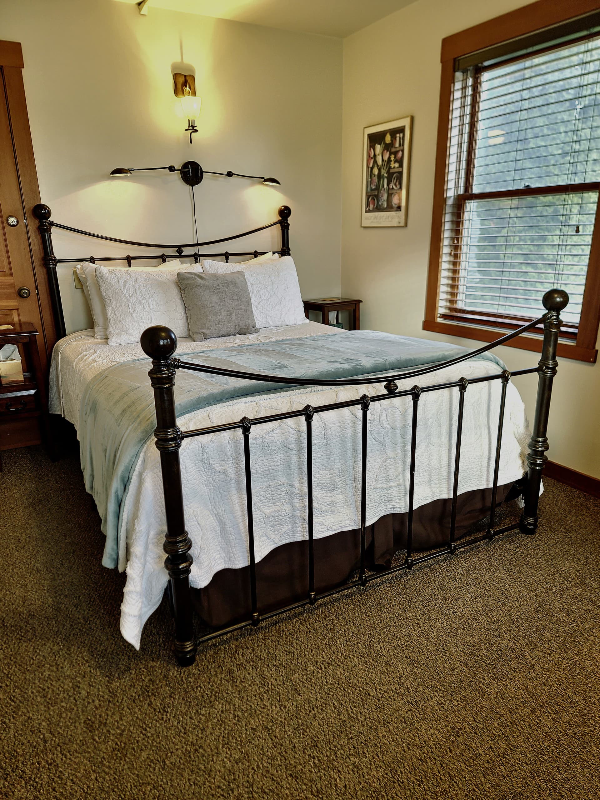 Relaxing Rooms - The Heron Inn & Day Spa - La Conner Bed & Breakfast